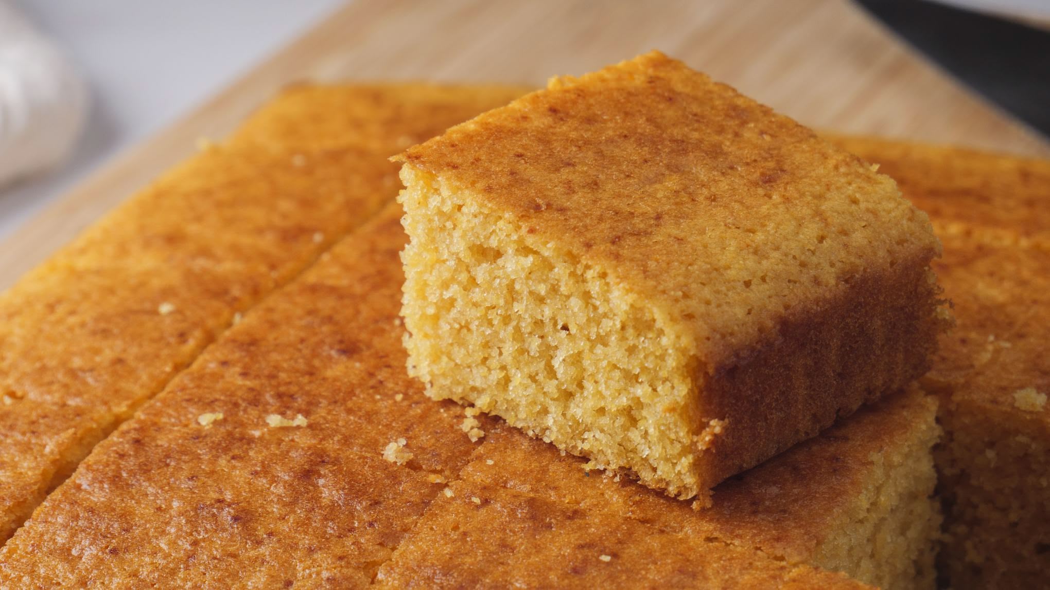 Best & Moist Cornbread Recipe